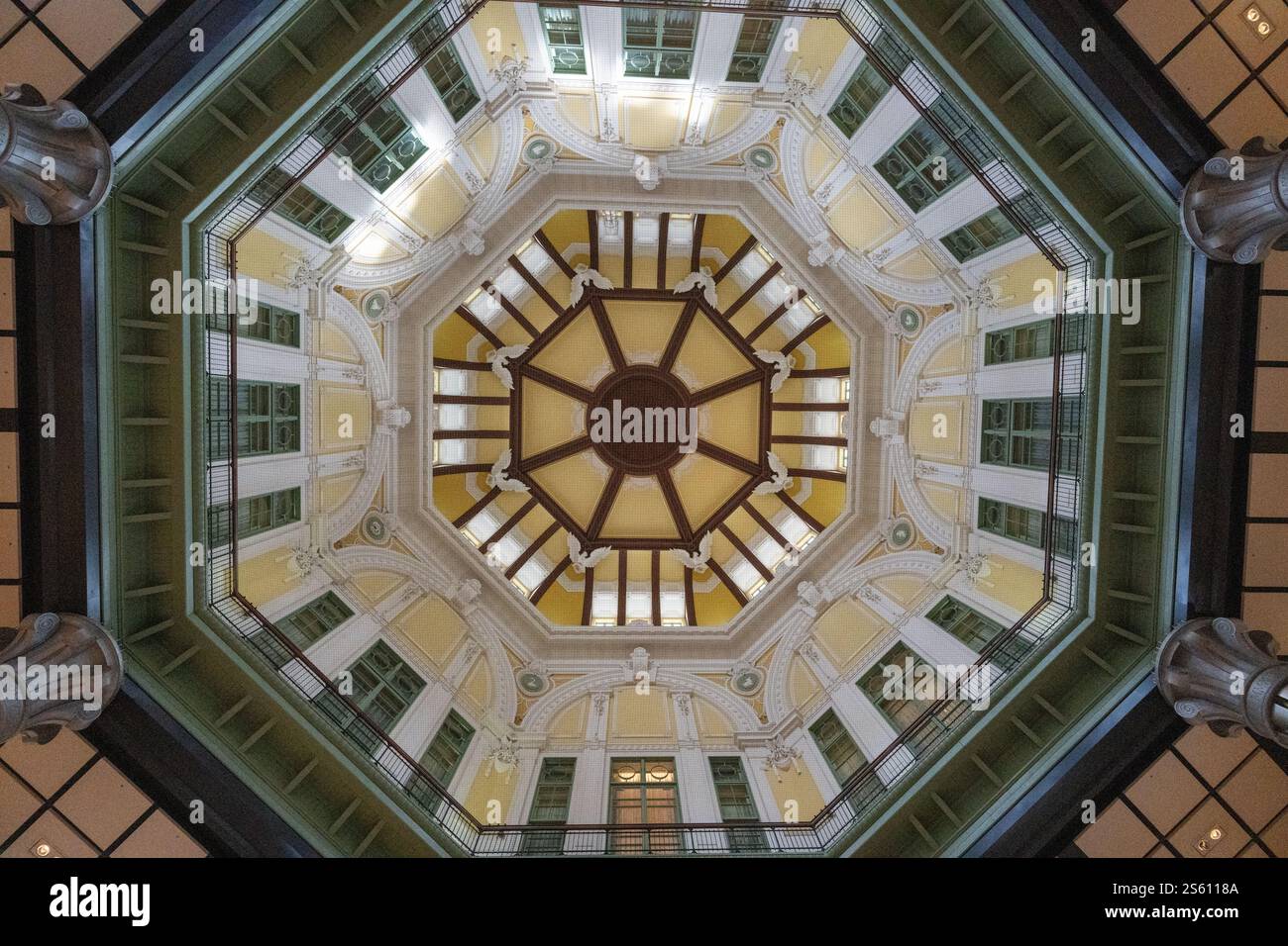 Tokyo Station Building Dome Inside, Tokyo, Japan Stock Photo - Alamy