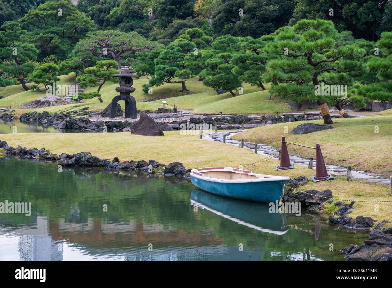Kyu Shiba Rikyu Japanese Gardens, Tokyo, Japan Stock Photo - Alamy