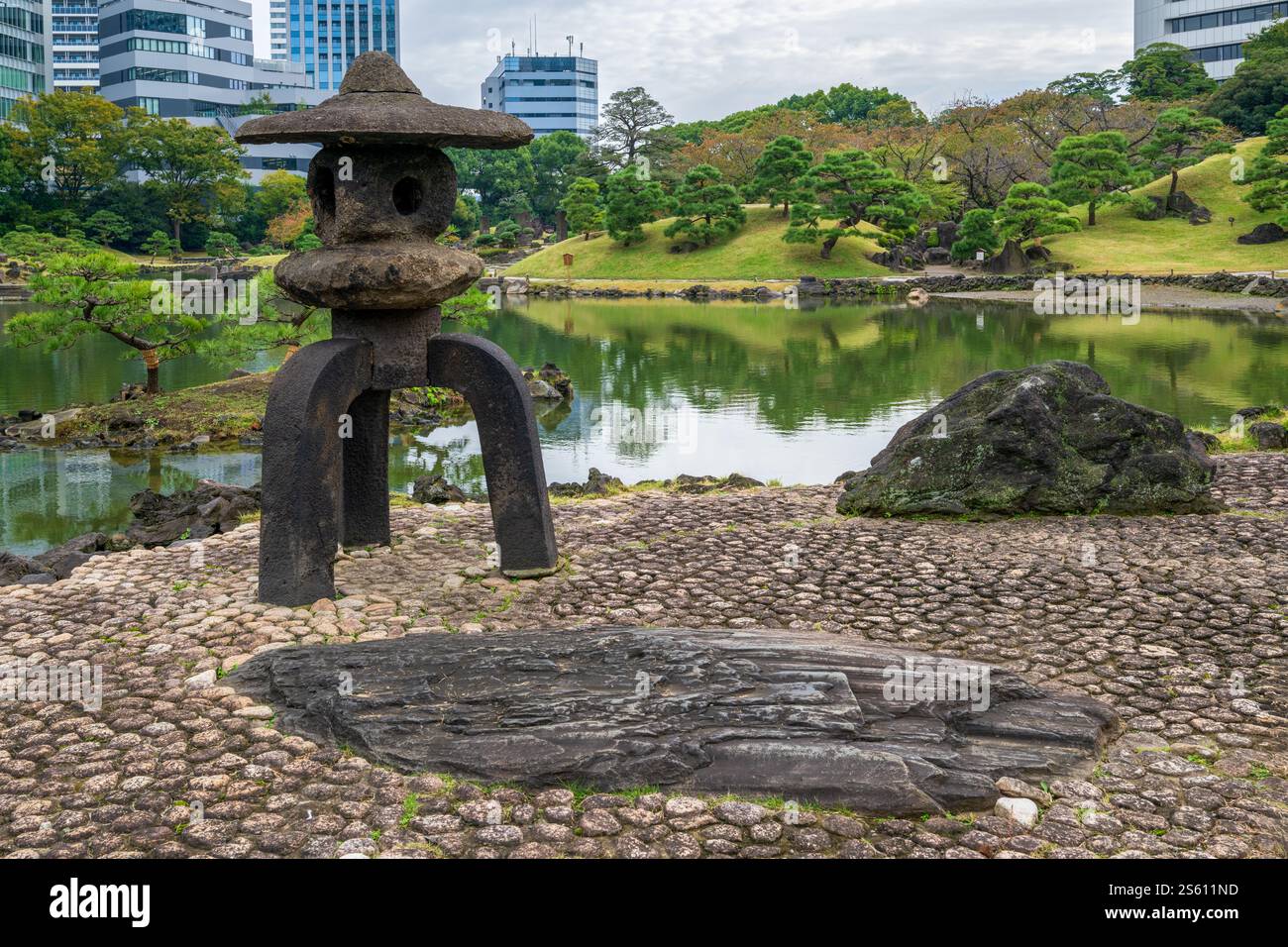 Kyu Shiba Rikyu Japanese Gardens, Tokyo, Japan Stock Photo - Alamy