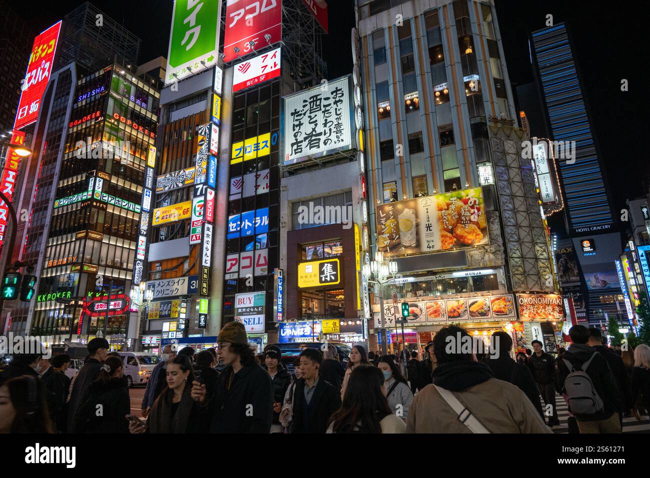 Night view of shinjuku district hi-res stock photography and images - Alamy