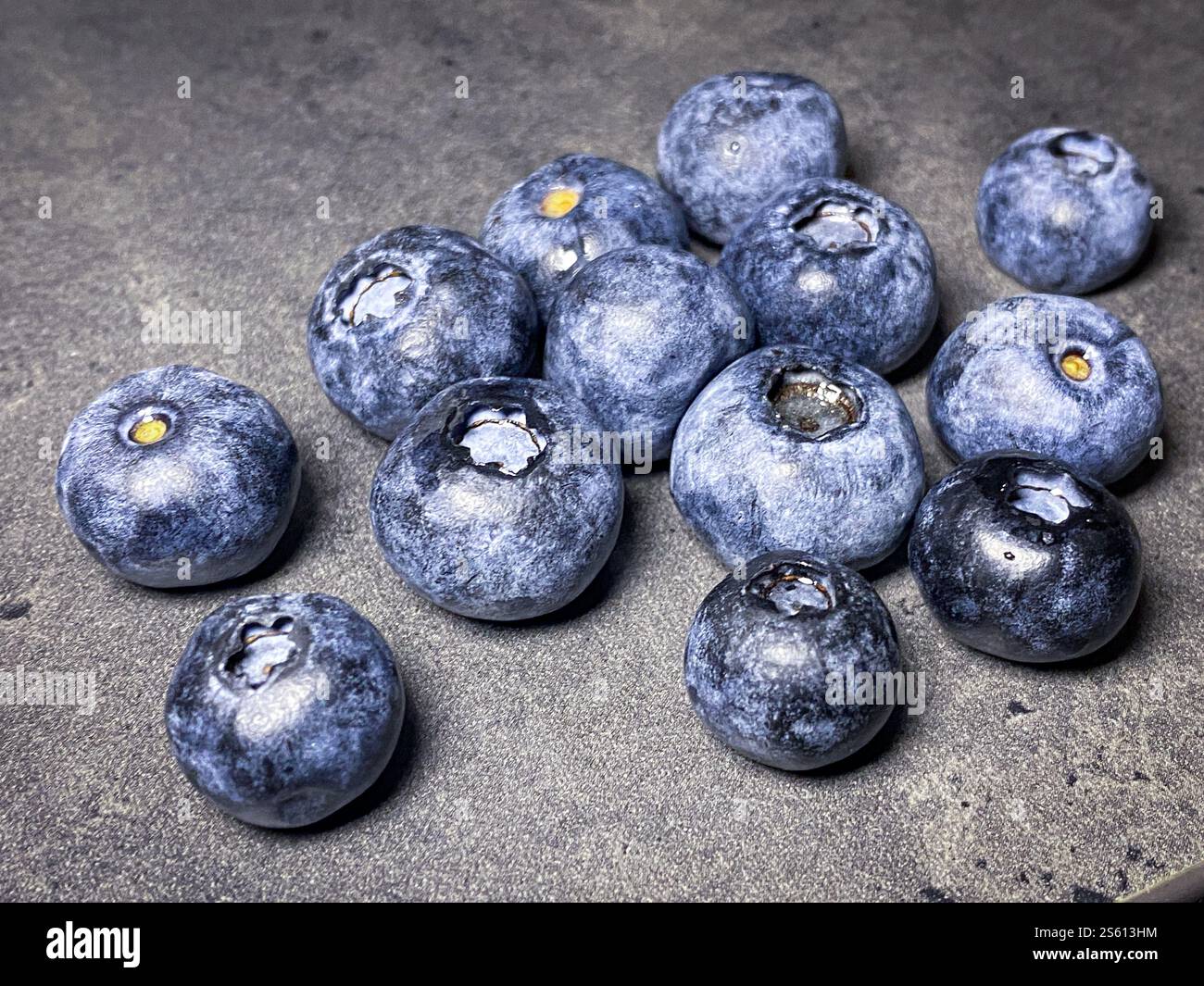 Blueberry fresh blueberries texture hi-res stock photography and images ...
