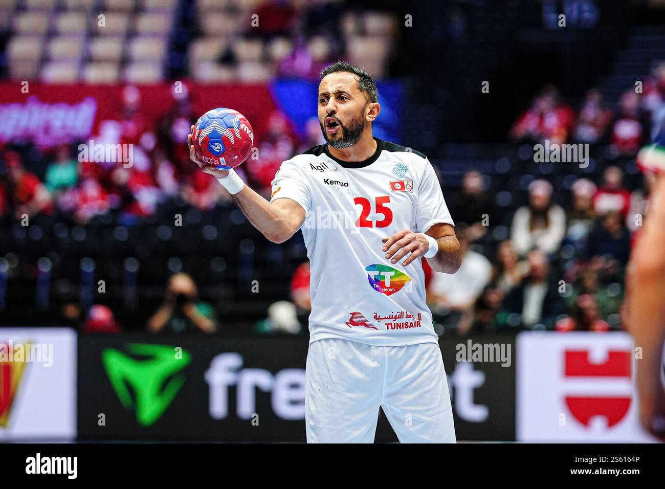 Abdelhak Ben Salah (Tunesien, #25) DEN, Italien vs. Tunesien, Handball ...