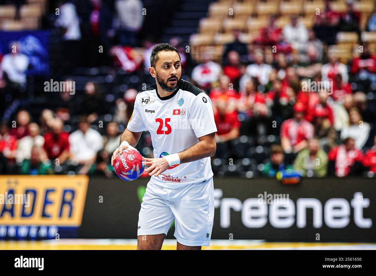 Abdelhak Ben Salah (Tunesien, #25) DEN, Italien vs. Tunesien, Handball ...