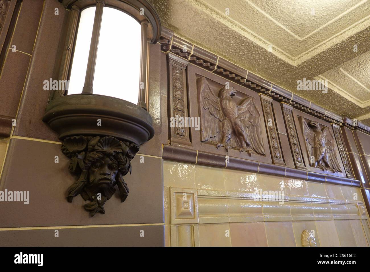 Berlin, U-Bahn, U3 Hohenzollernplatz // Berlin, Underground, Subway, U3 ...