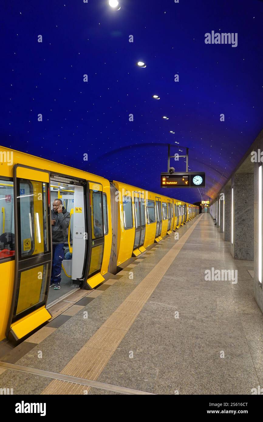 Berlin, U-Bahn, U5 Museumsinsel // Berlin, Underground, Subway, U5 ...