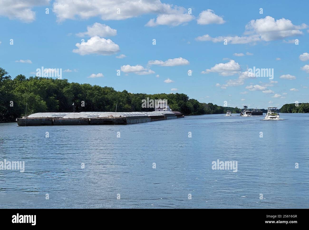 Barges on the Illinois Waterway south of Jolliet, Illinois. A tow ...