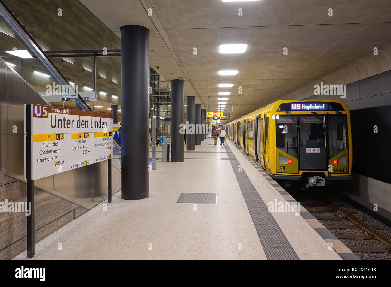 Berlin, U-Bahn, U5 Unter den Linden // Berlin, Underground, Subway, U5 ...