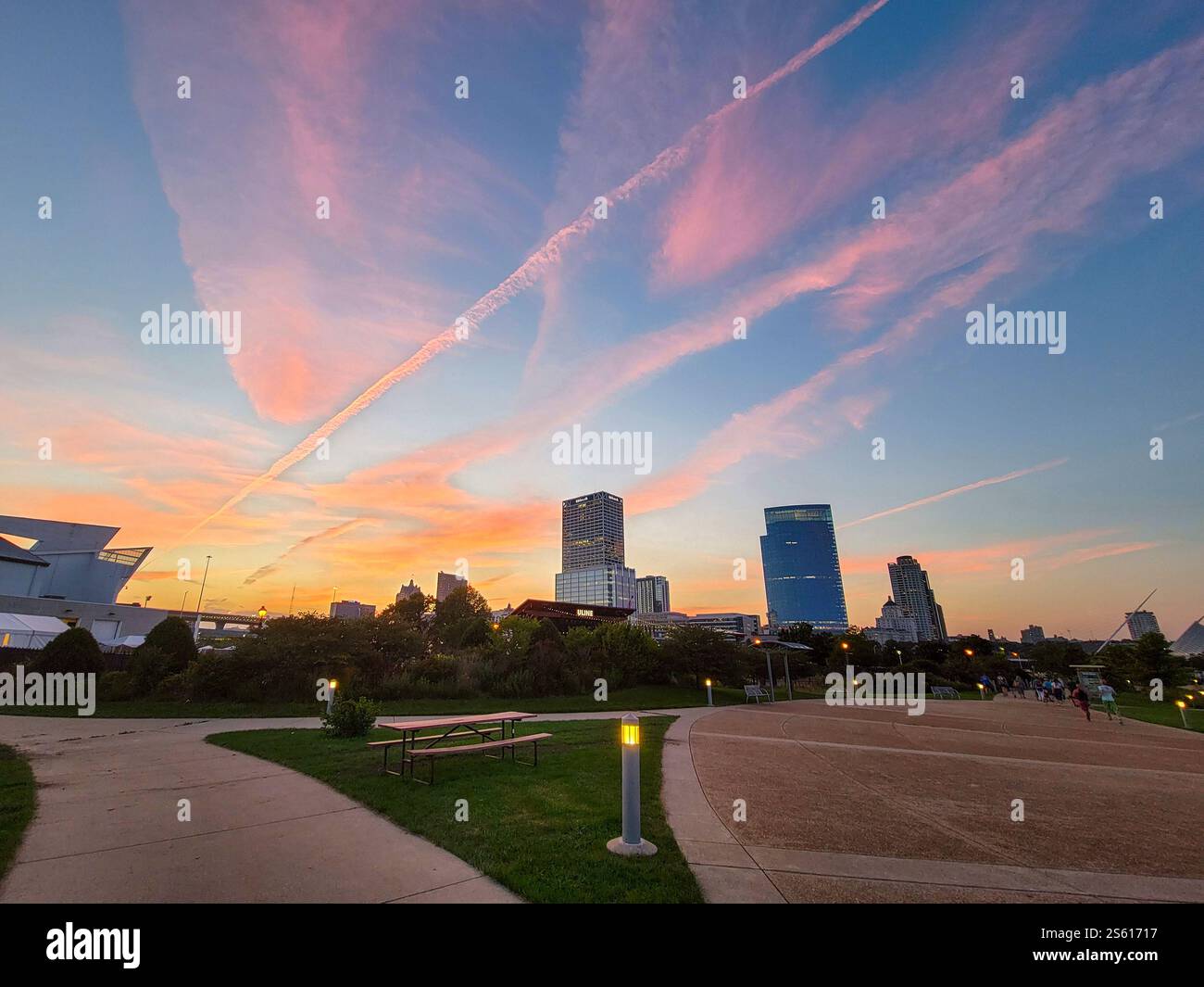 Milwaukee Lakeshore State Park at sunset, Milwaukee, Wisconsin Stock ...