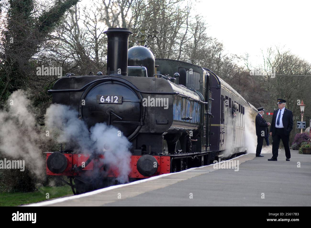 "6412" at Staverton Bridge Station with an auto working for ...