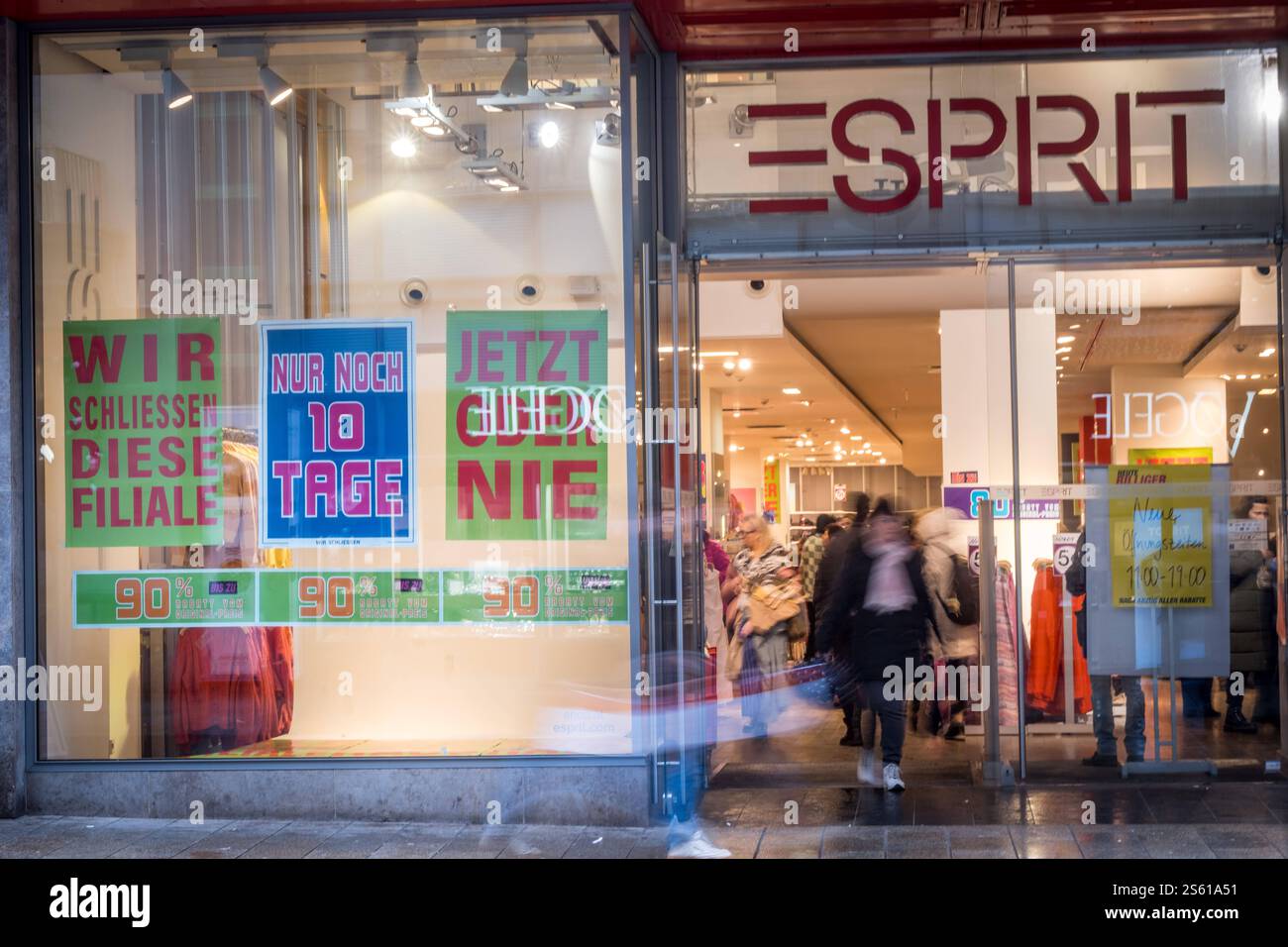 Die Filiale der Modekette Esprit in der Leipziger Innenstadt schließt ...