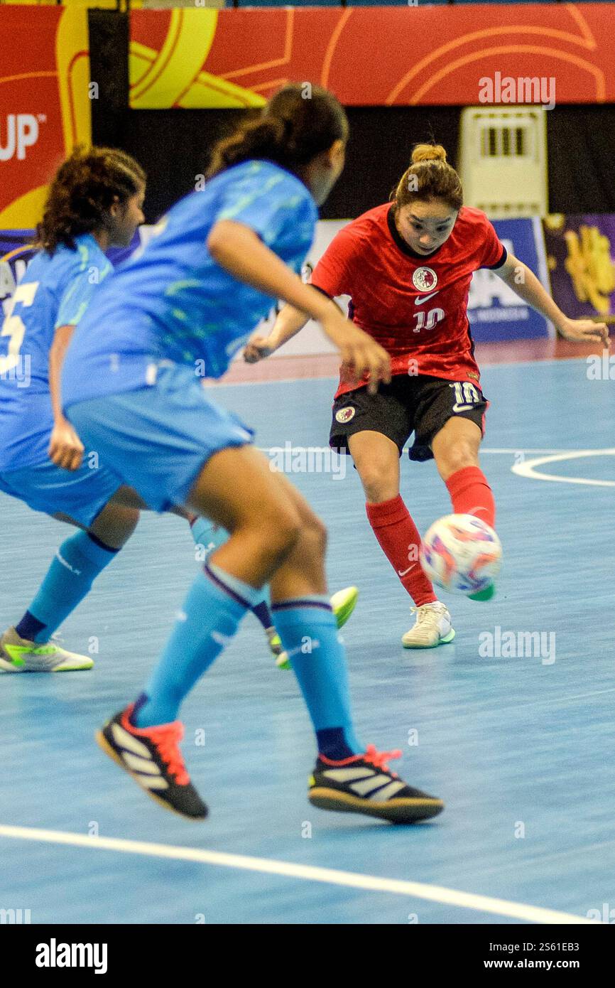 YOGYARKARTA, Jan. 15, 2025 -- Wai Yuen Ting (R) of China's Hong Kong ...