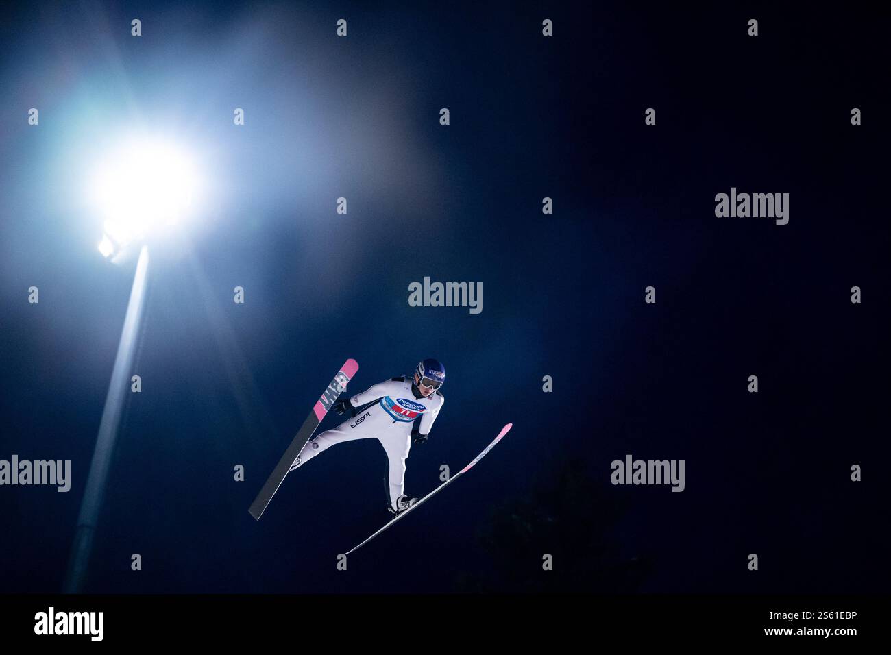 FRANTZ Tate (USA) unter Flutlicht, AUT, FIS Viessmann Skisprung Weltcup ...