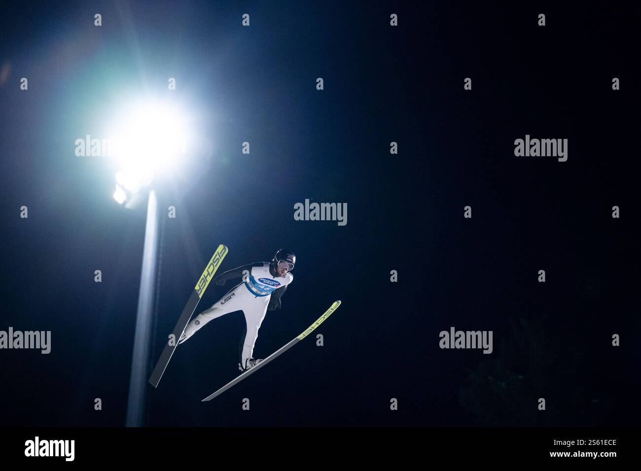 BICKNER Kevin (USA) unter Flutlicht, AUT, FIS Viessmann Skisprung ...