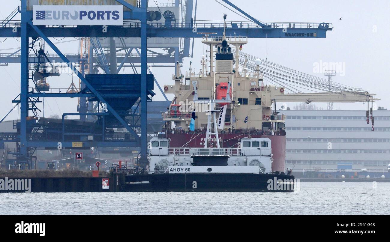 Rostock, Germany. 15th Jan, 2025. Ships are handled at the bulk cargo ...