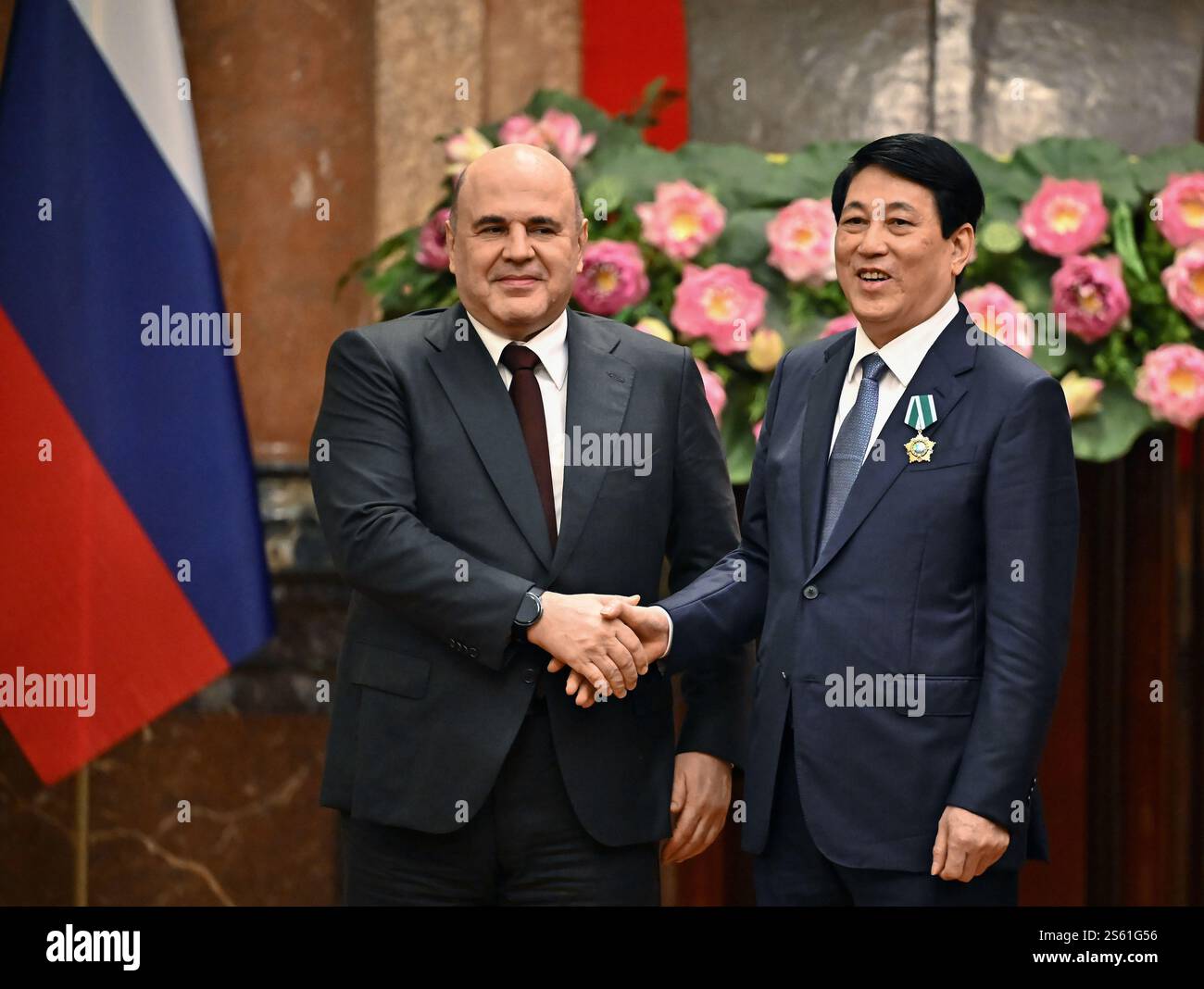 Khanoi, Vietnam. 15th Jan, 2025. Ceremony of presenting Russian state ...
