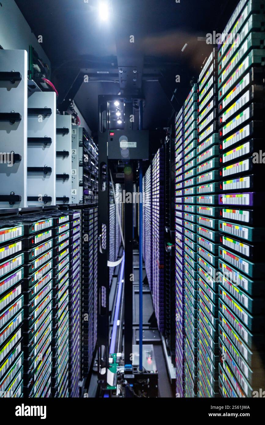 Nuremberg, Germany. 19th Nov, 2024. View of a robotized data backup in ...