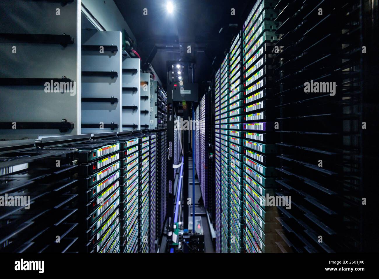 Nuremberg, Germany. 19th Nov, 2024. View of a robotized data backup in ...