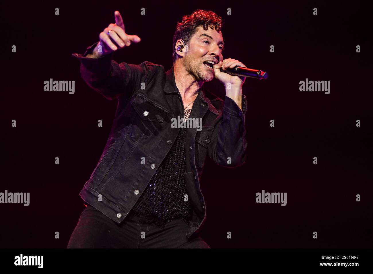 David Bisbal celebrates his carreer 20th Anniversary with a concert at ...