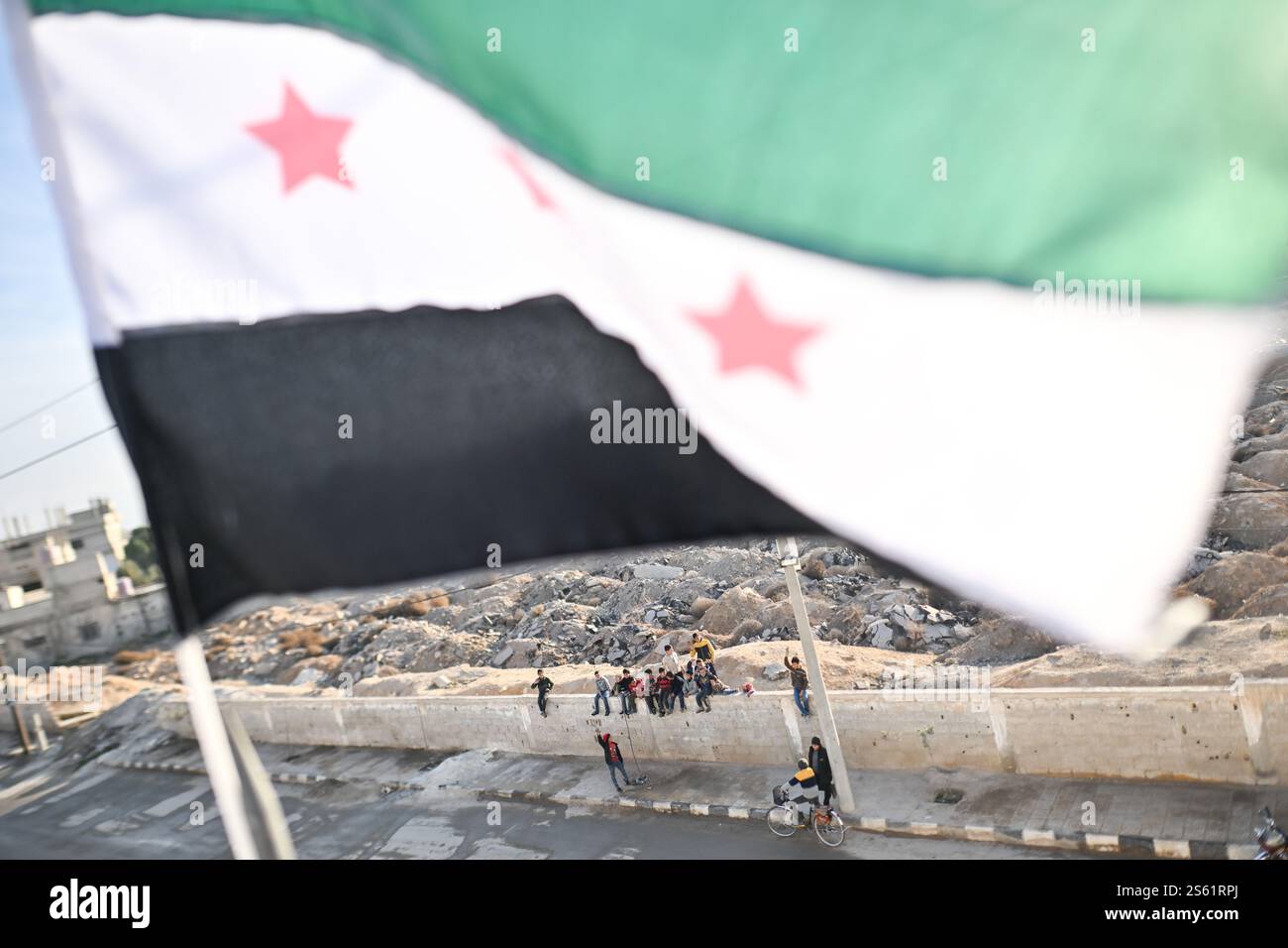 Damaskus, Syria. 15th Jan, 2025. The flag of the Syrian revolution ...