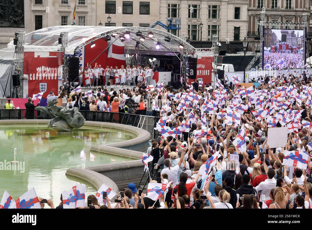 ***EDITORIAL USE ONLY*** England's Lionesses celebrate Euro 2022 ...