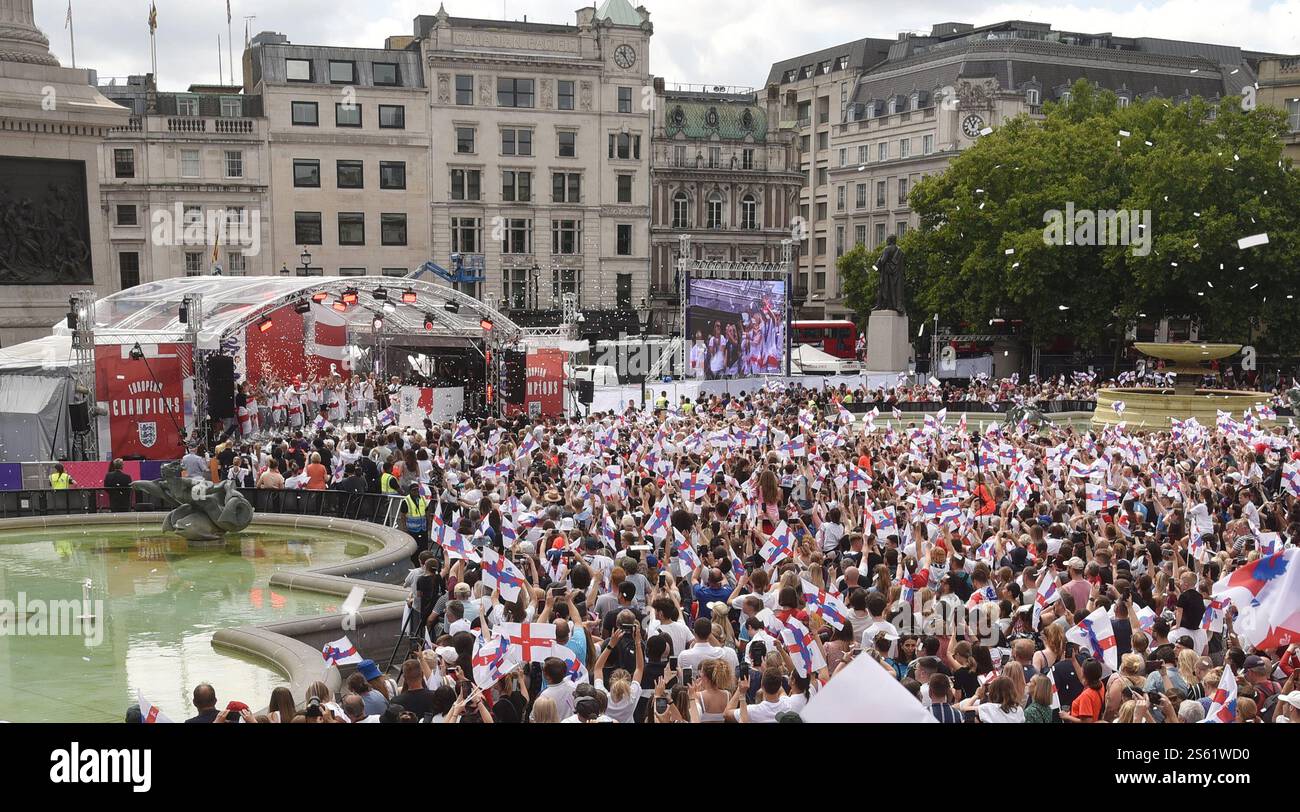 ***EDITORIAL USE ONLY*** England's Lionesses celebrate Euro 2022 ...