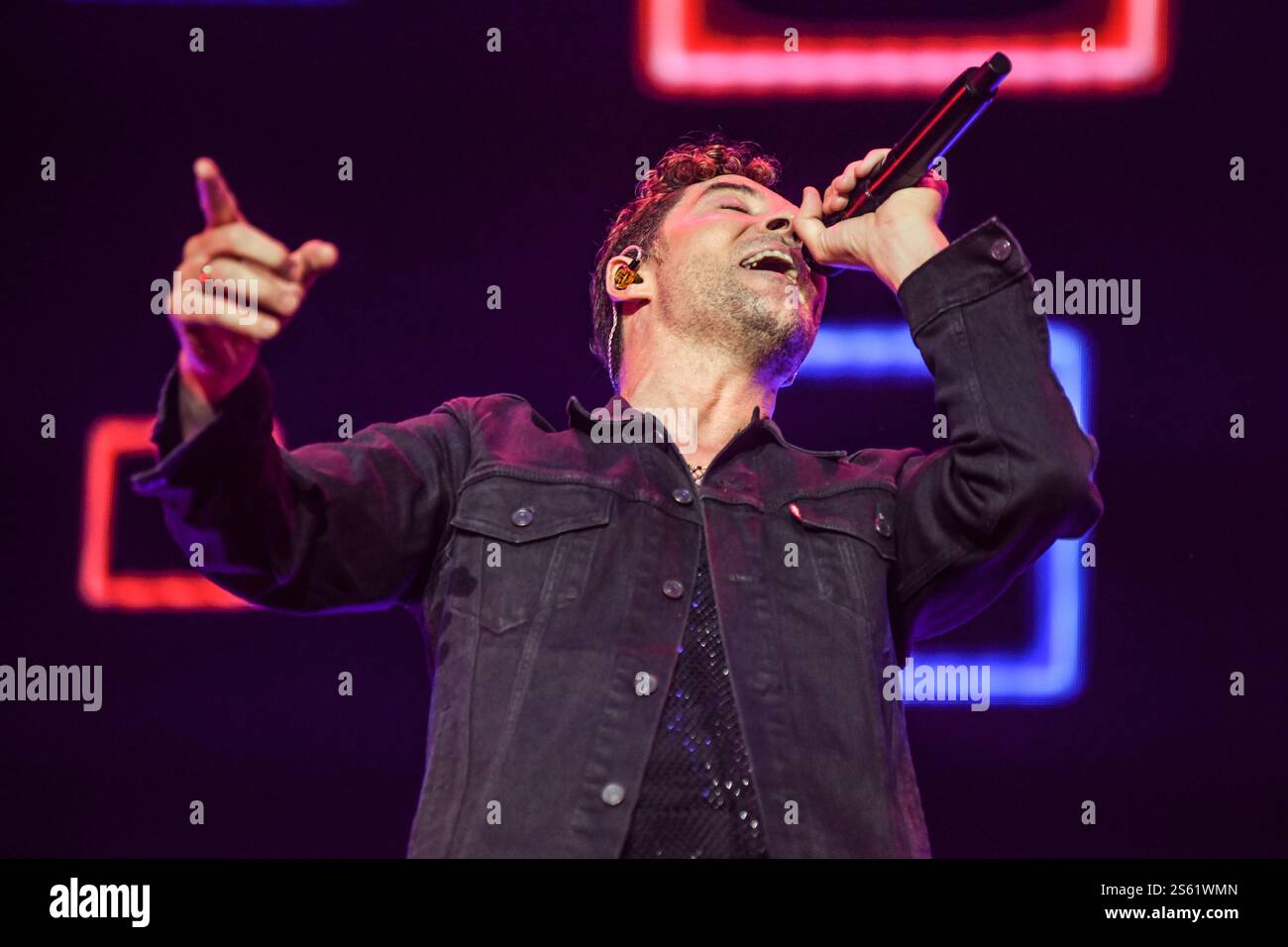 David Bisbal celebrates his carreer 20th Anniversary with a concert at ...
