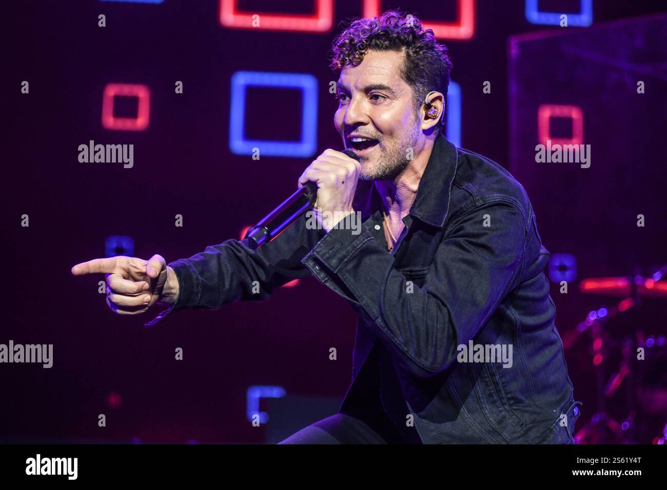 David Bisbal celebrates his carreer 20th Anniversary with a concert at ...