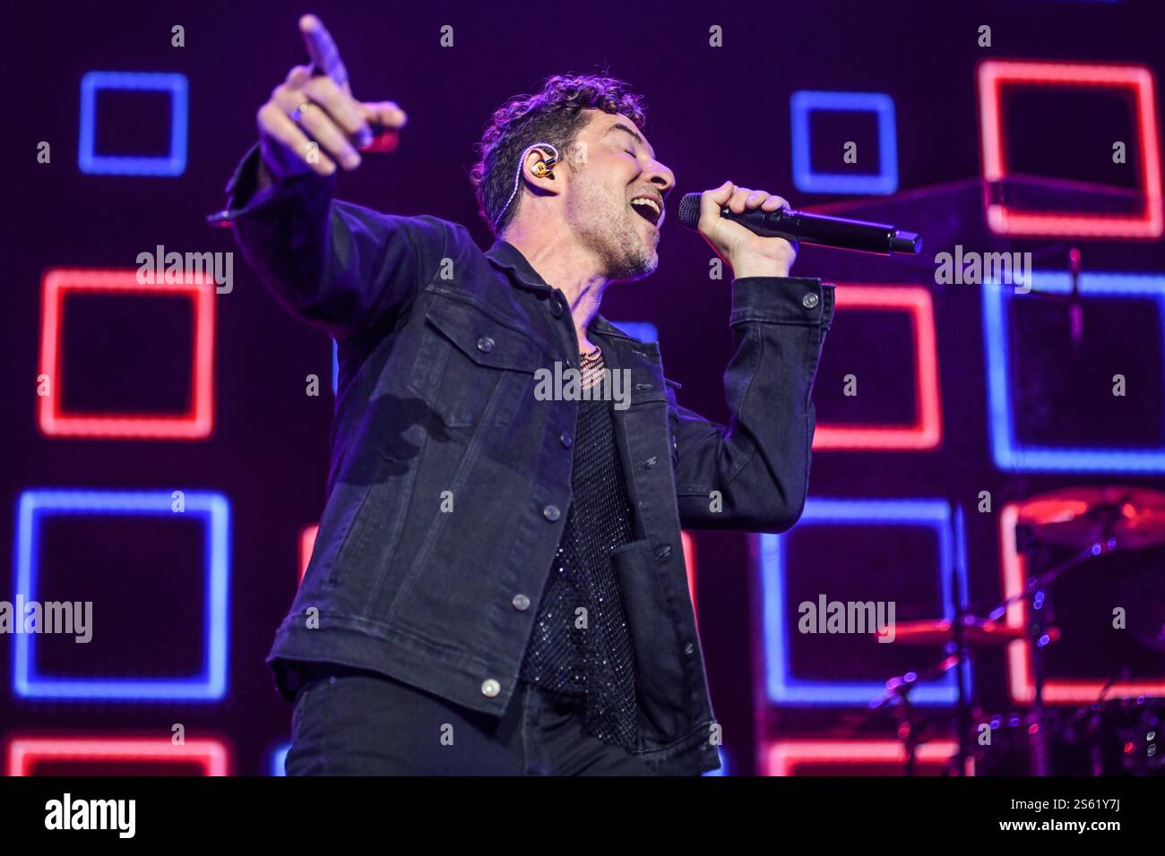 David Bisbal celebrates his carreer 20th Anniversary with a concert at ...