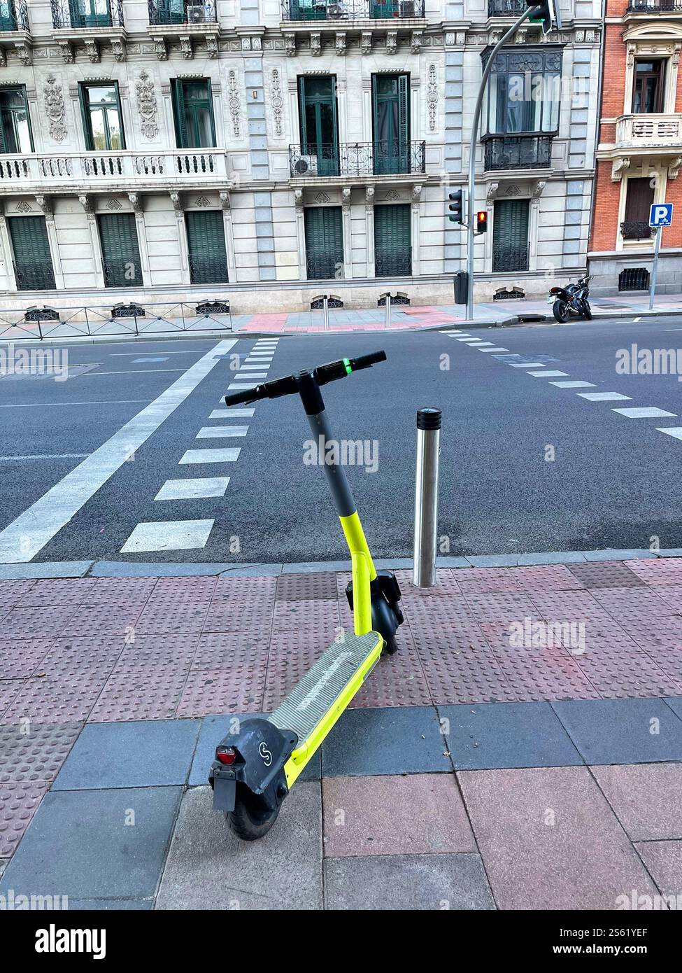 Scooter electrico hi-res stock photography and images - Alamy