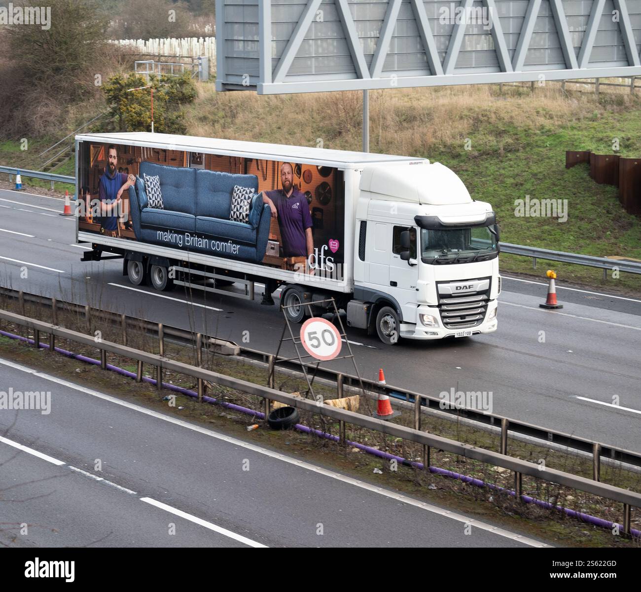 Dfs lorry hi-res stock photography and images - Alamy