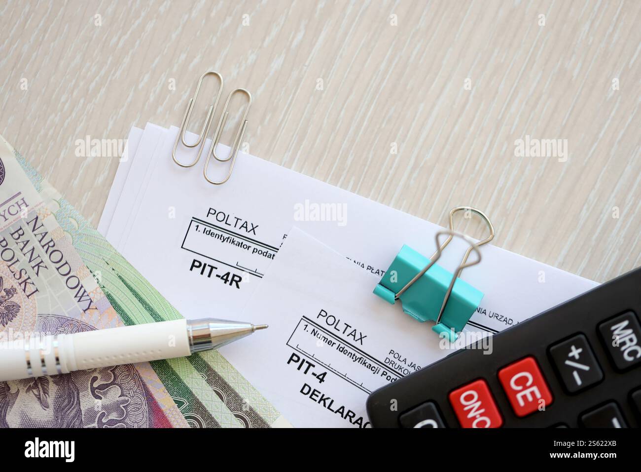 Annual and monthly declarations of income tax advances, PIT-4, PIT-4R ...