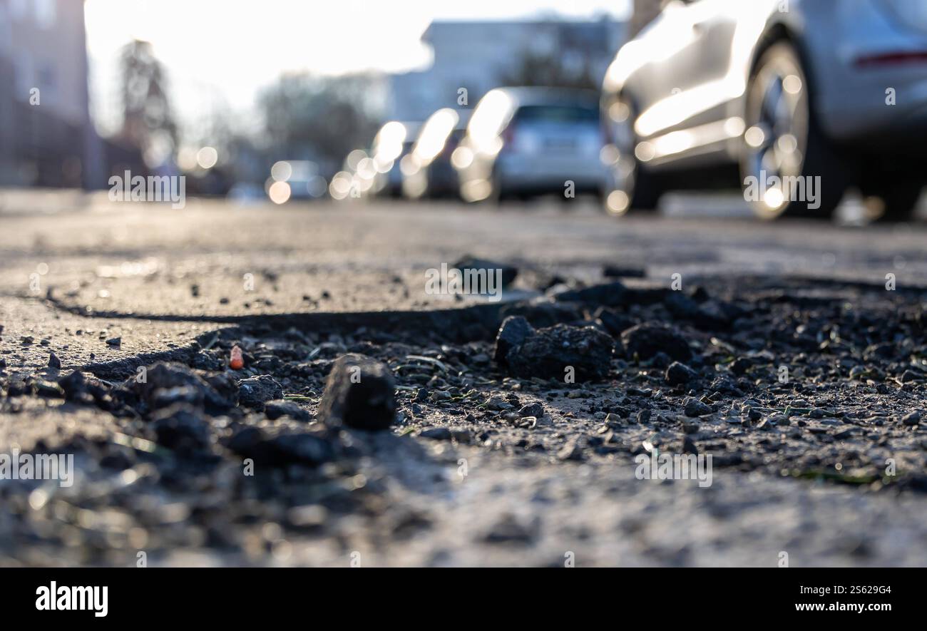 Schlagloch Berliner Strassen 13.01.25, Berlin, Schlagloch auf einer ...