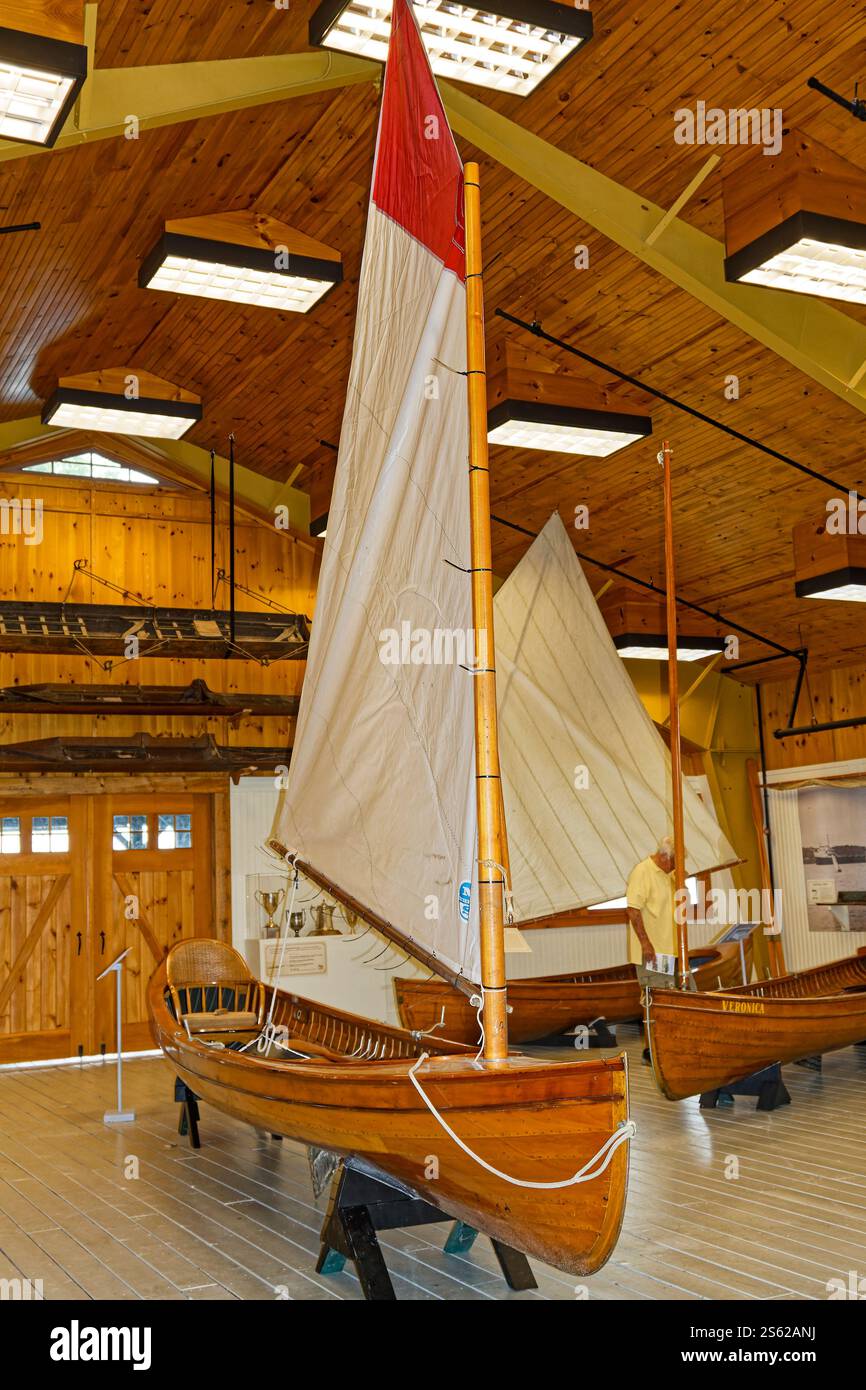 boat exhibit, sailing skiff, 1893, 22', Mother Goose, old wood water ...