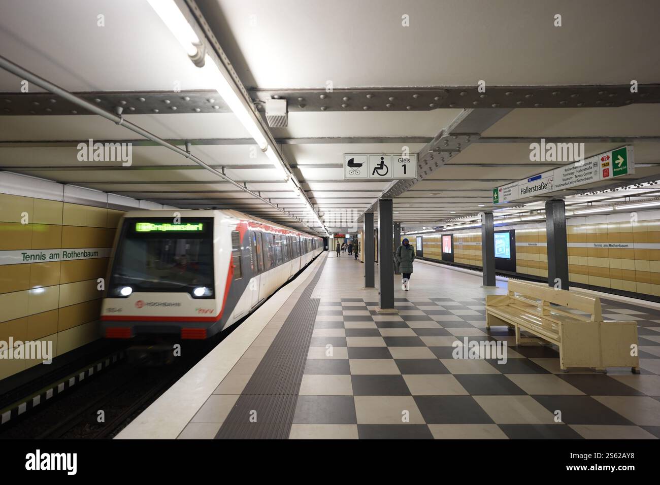 15 January 2025, Hamburg: A subway train on line U1 arrives at ...