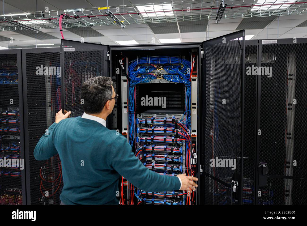 Nuremberg, Germany. 19th Nov, 2024. An equipped server rack is located ...