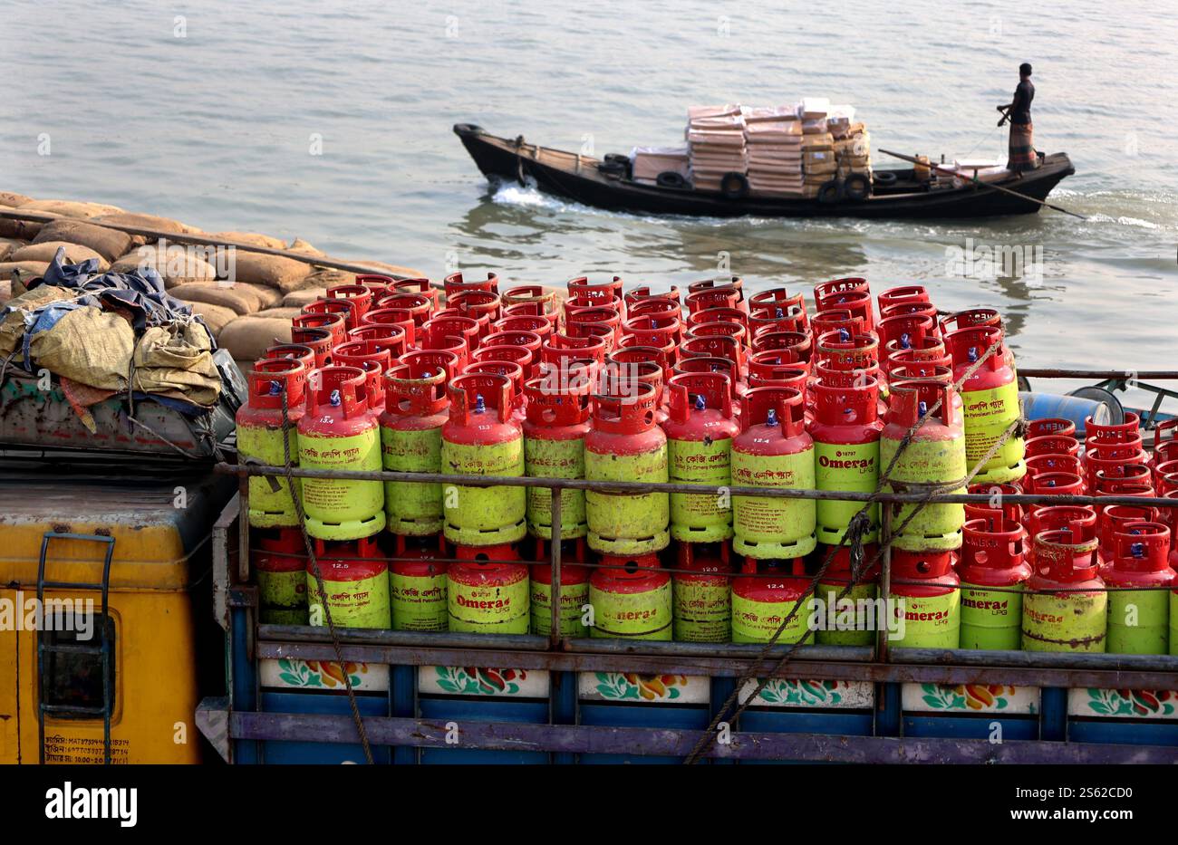 Chittagong, Karnophuli River, Bangladesh. 15th Jan, 2025. Workers are ...