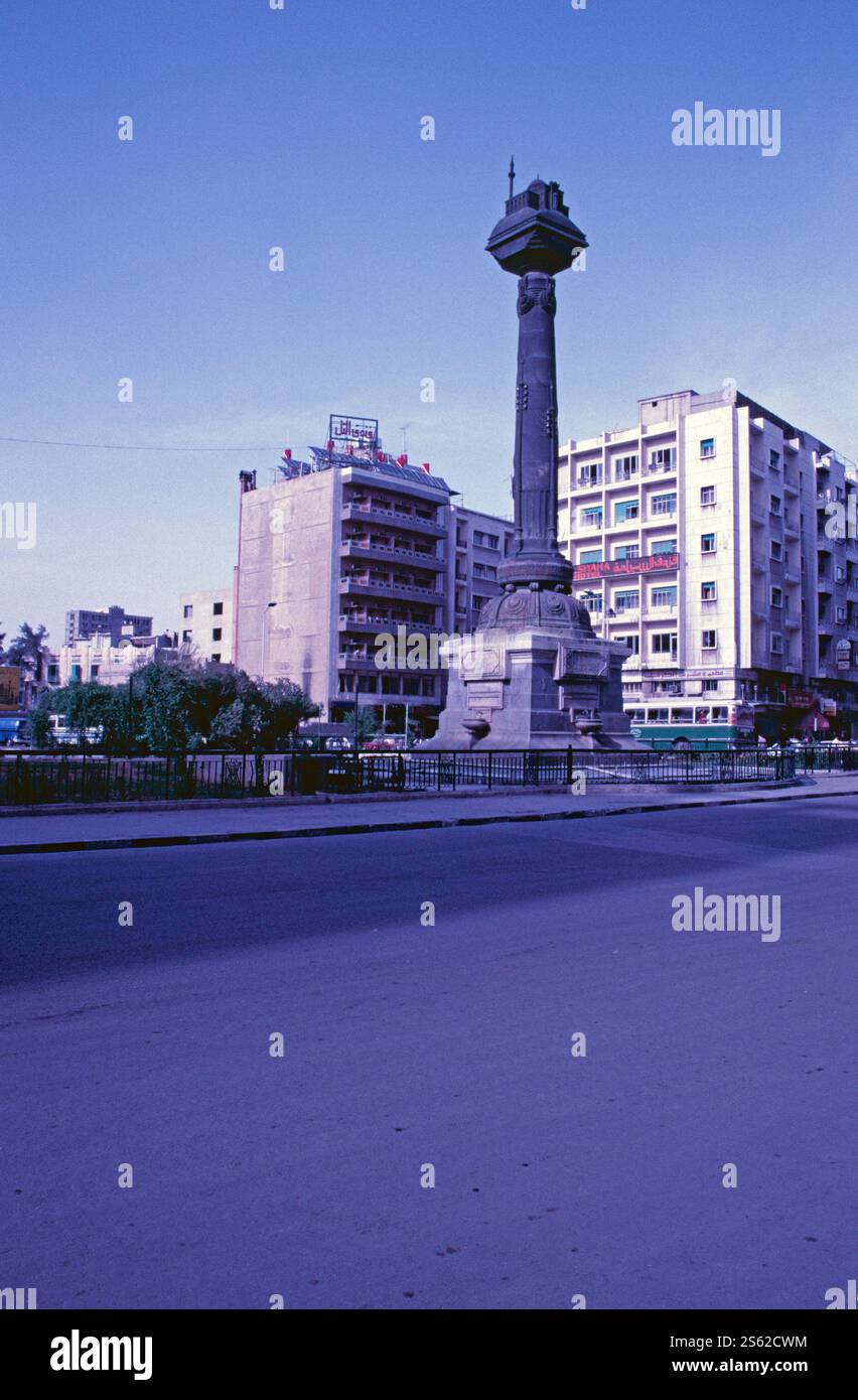 Marjeh Square, Martyrs' Square, sāḥat ash-Shuhadā, with a bronze column ...