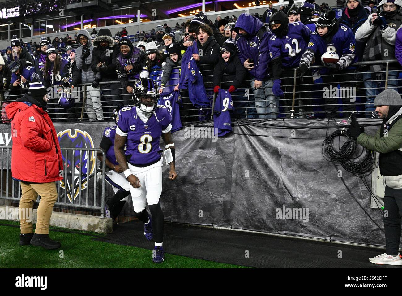 Baltimore Ravens quarterback Lamar Jackson takes the field to work out ...