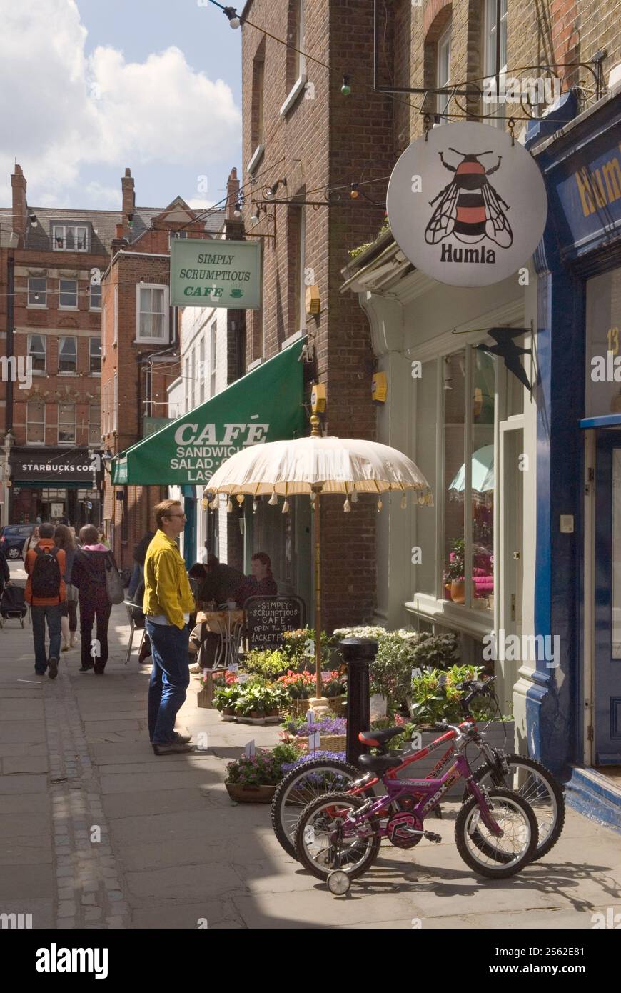 Flash Walk, Hampstead village, London NW3. England 2006 2000s UK HOMER ...