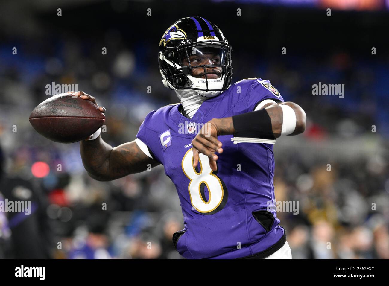 Baltimore Ravens quarterback Lamar Jackson (8) works out before an NFL ...