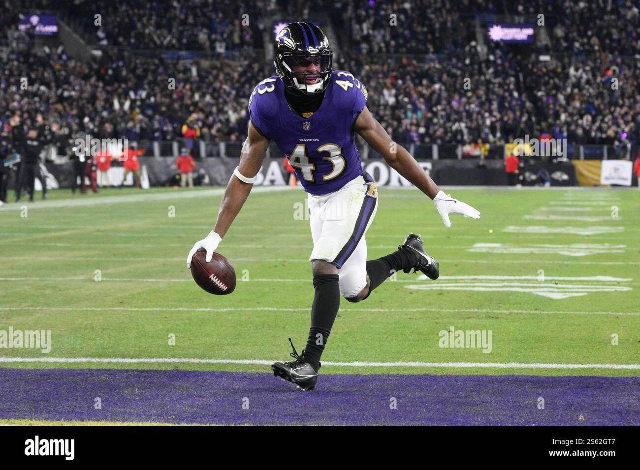 Baltimore Ravens running back Justice Hill (43) scores a touchdown ...