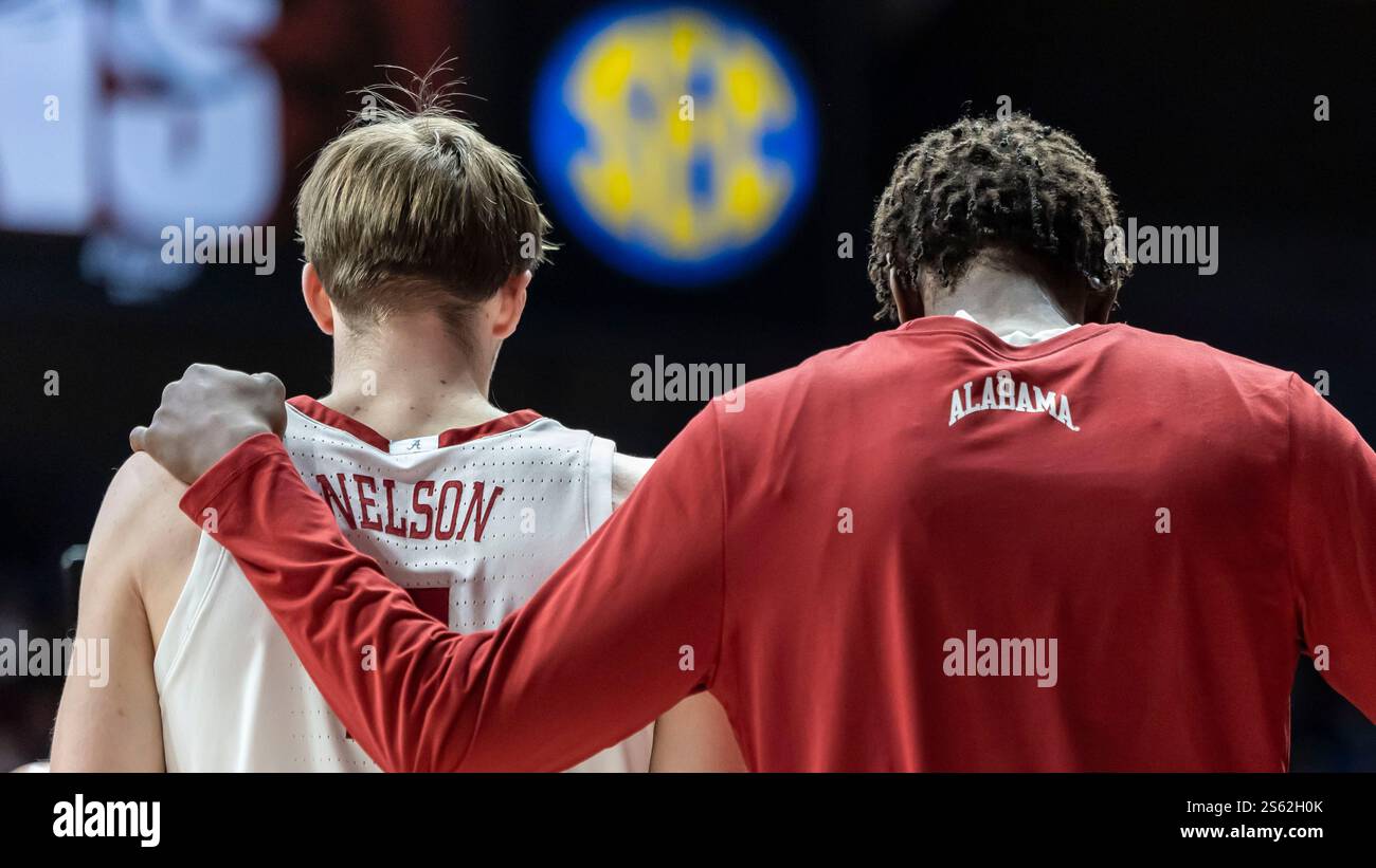 Alabama forward Grant Nelson, left, and Alabama forward Aiden Sherrell gather during a timeout ...