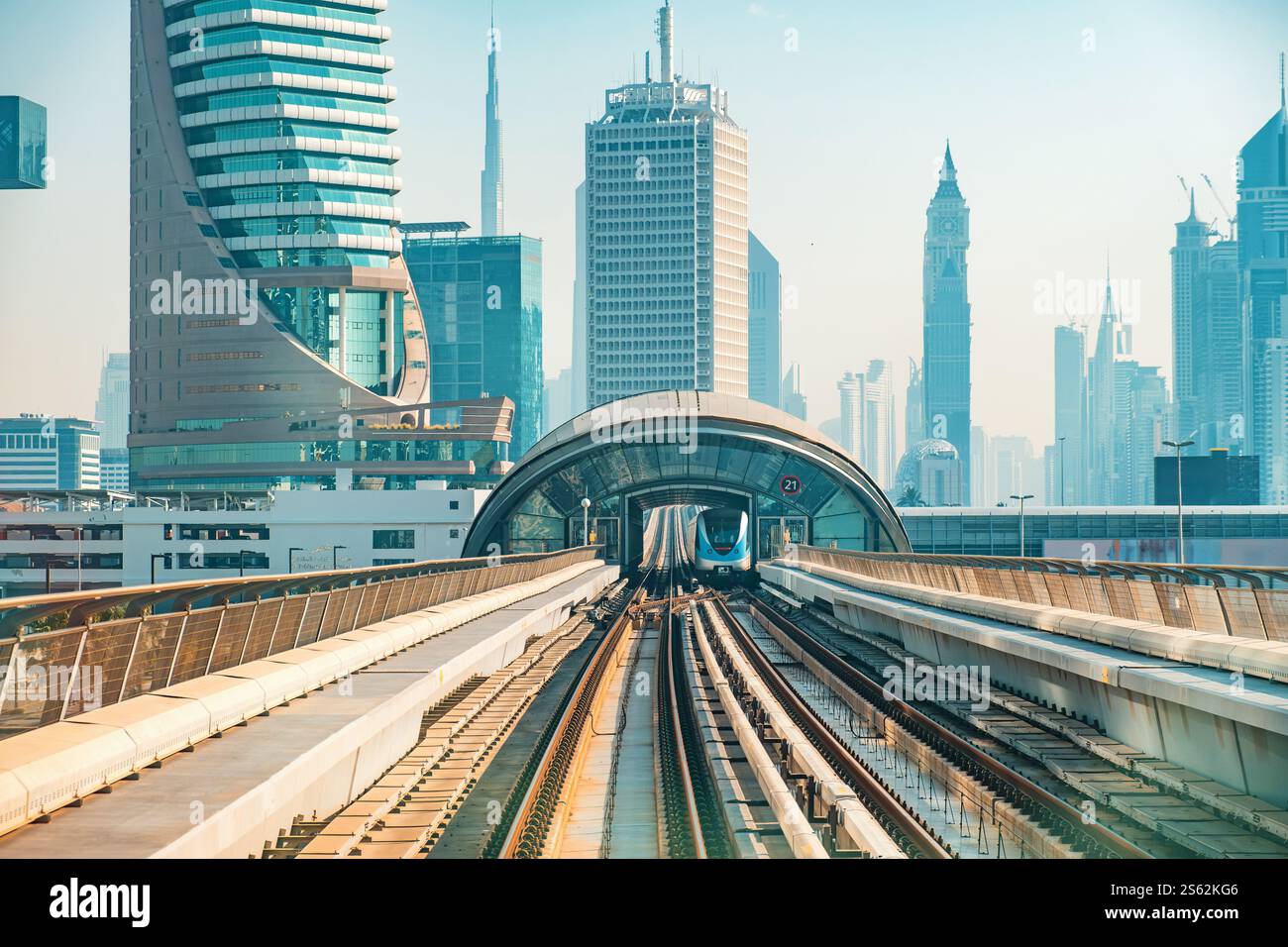 Dubai metro train fully automated and driverless train system ...