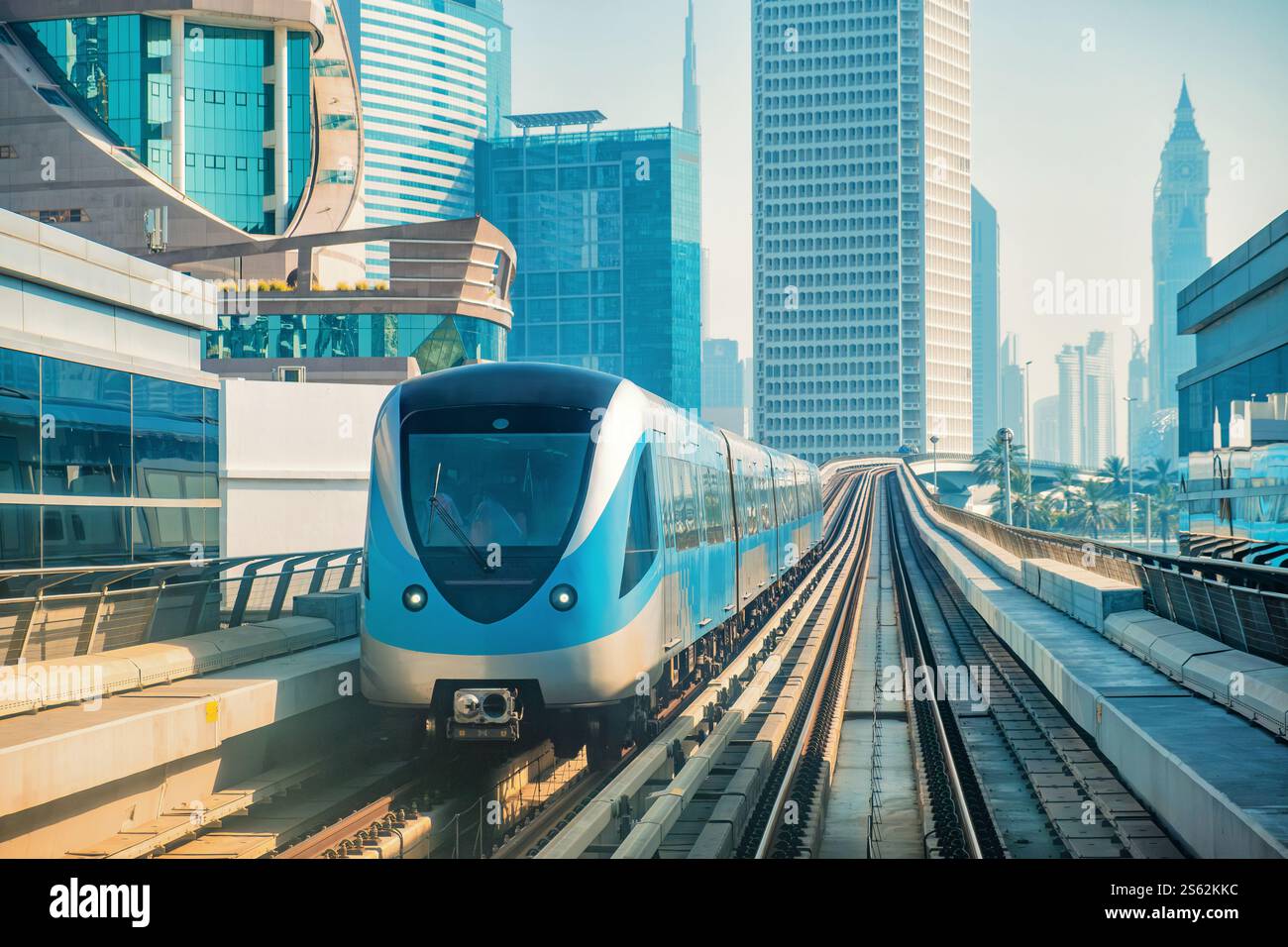 Dubai metro train fully automated and driverless train system ...