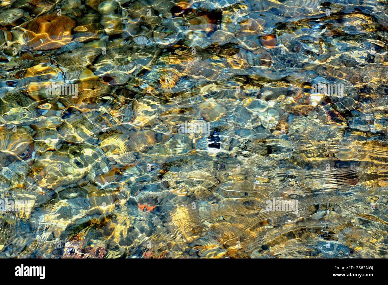 Moving light and water effects on a coloured background Stock Photo - Alamy