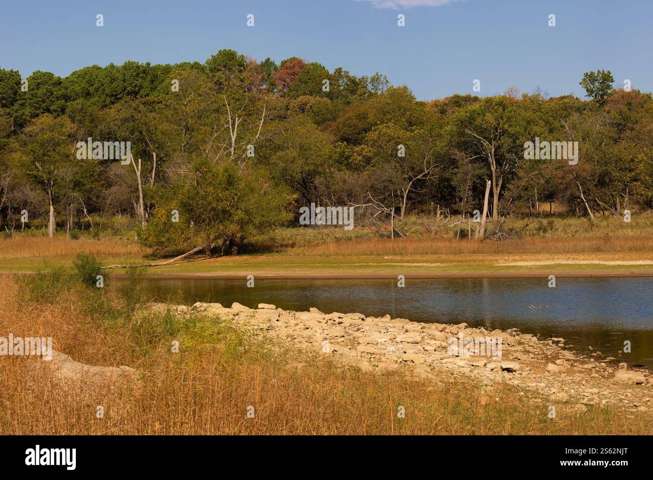 Scenic landscape along the shores of Fort Gibson Lake at Sequoyah State ...