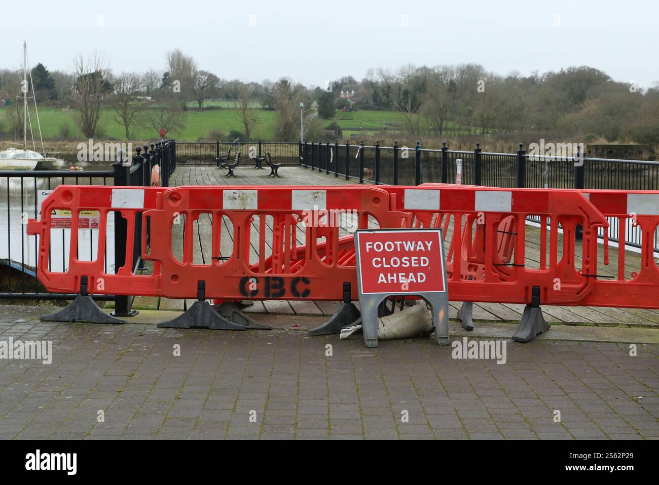 Footway closed ahead sign hi-res stock photography and images - Alamy