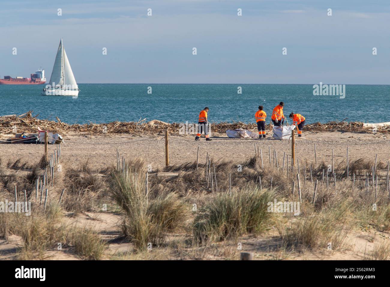 Workers are carrying out cleaning tasks on the beach Stock Photo - Alamy