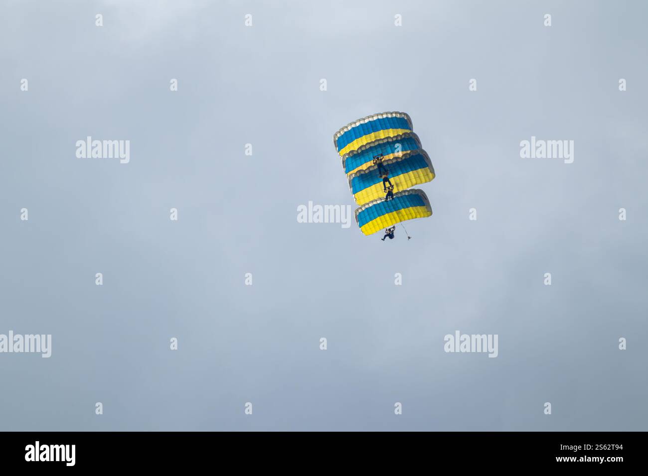Ukrainian parachutes hi-res stock photography and images - Alamy