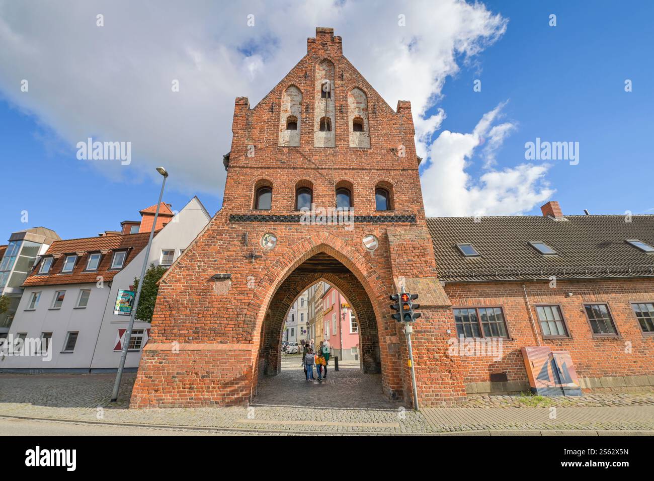 Wassertor, gotisches Backteintor, Am Hafen, Wismar, Mecklenburg ...